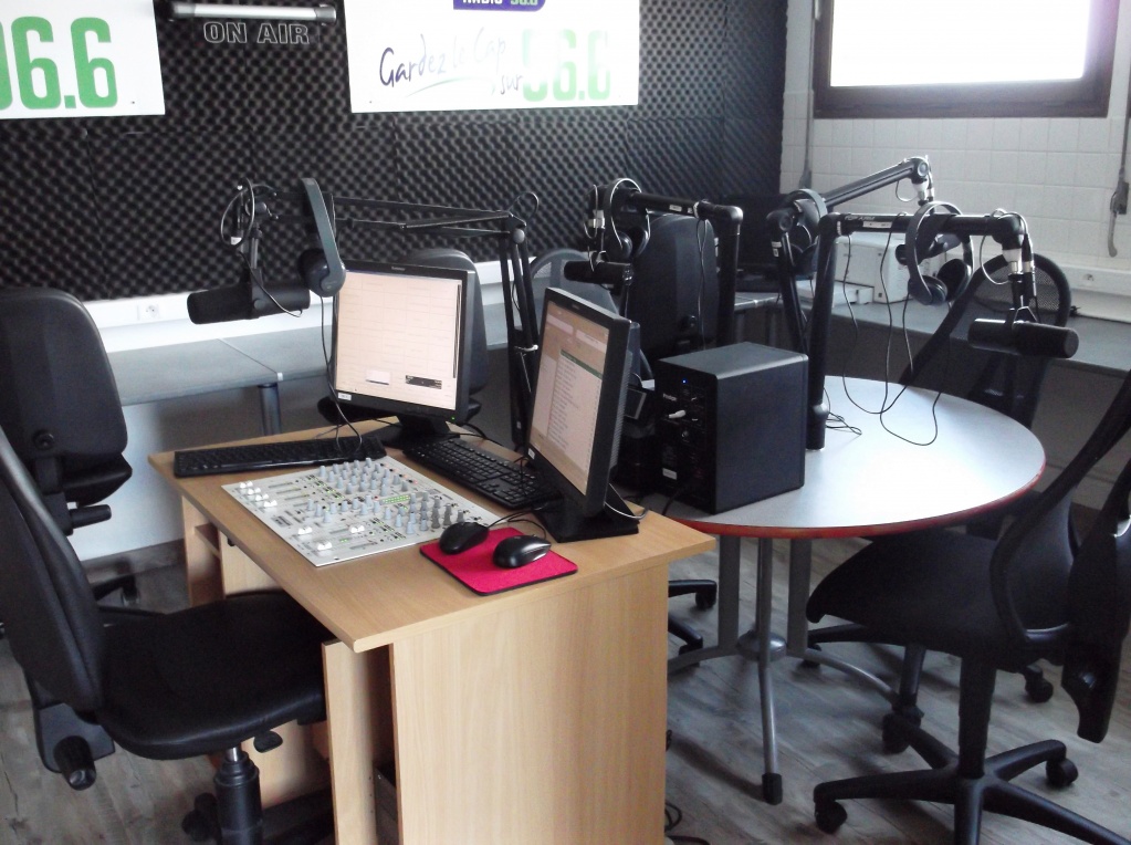 Animateur/animatrice radio | Petites annonces | La Lettre Pro de la ...